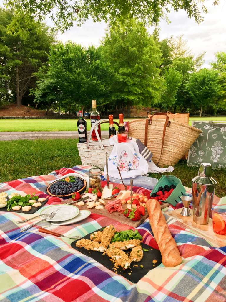 The Art of the Vintage Picnic – In the Vintage Kitchen: Where History ...