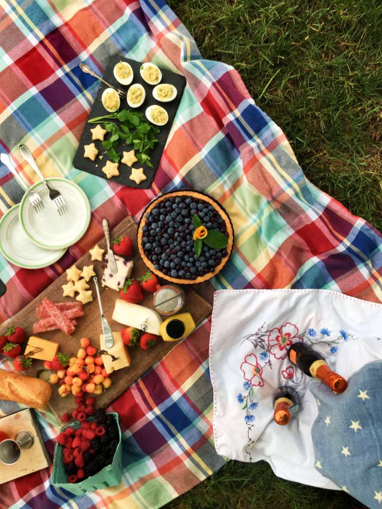 The Art of the Vintage Picnic – In the Vintage Kitchen: Where History ...