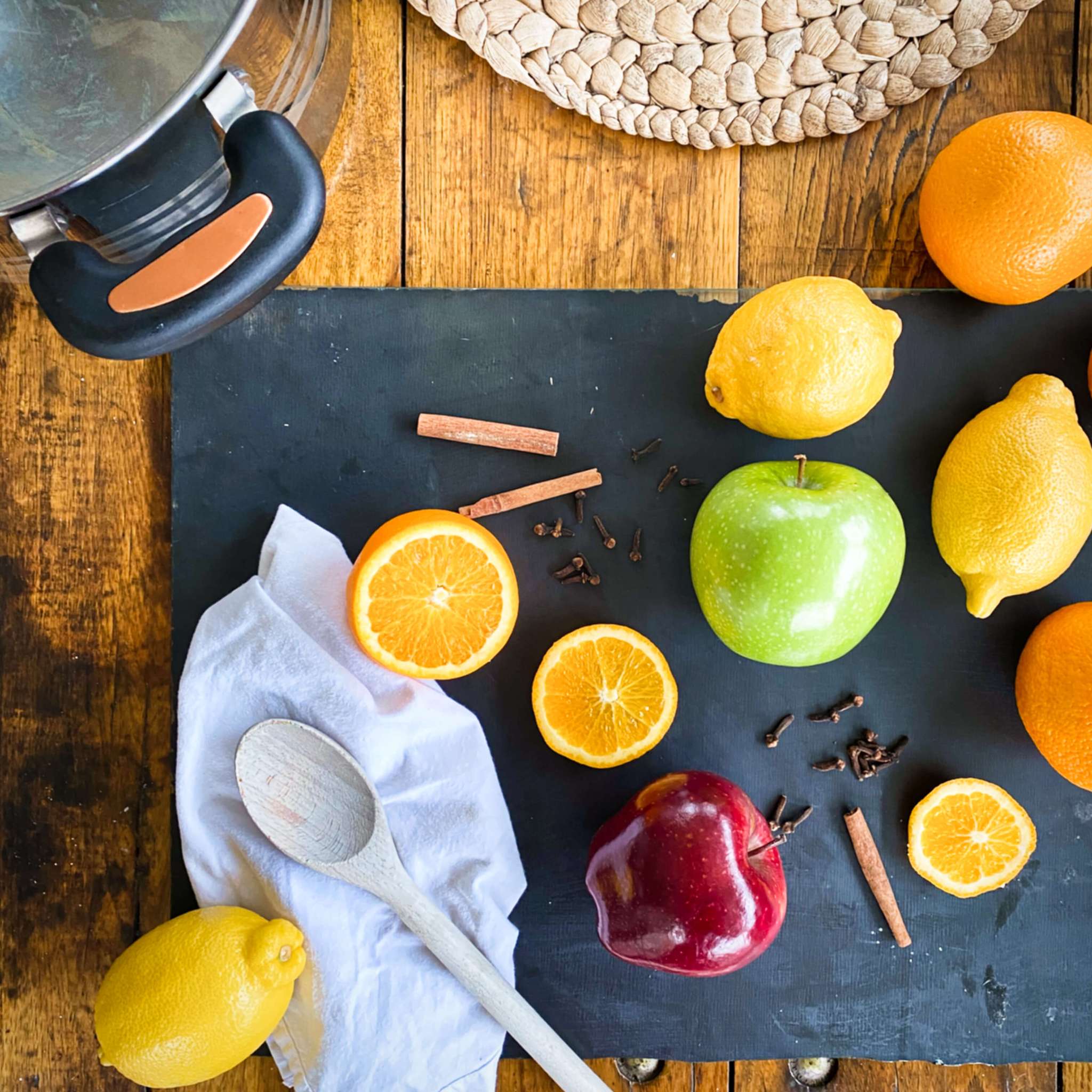 Homemade Citrus Cider: The Simmering Scent of the Holiday Season – In ...