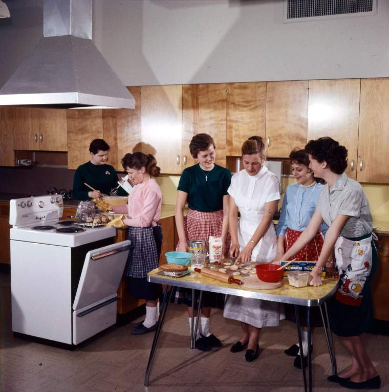 Back to School: 31 Photographs of 20th Century Cooking Classes – In the ...