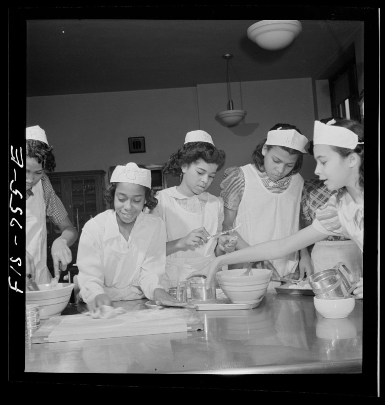 Back to School: 31 Photographs of 20th Century Cooking Classes – In the ...