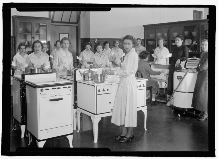 Back to School: 31 Photographs of 20th Century Cooking Classes – In the ...