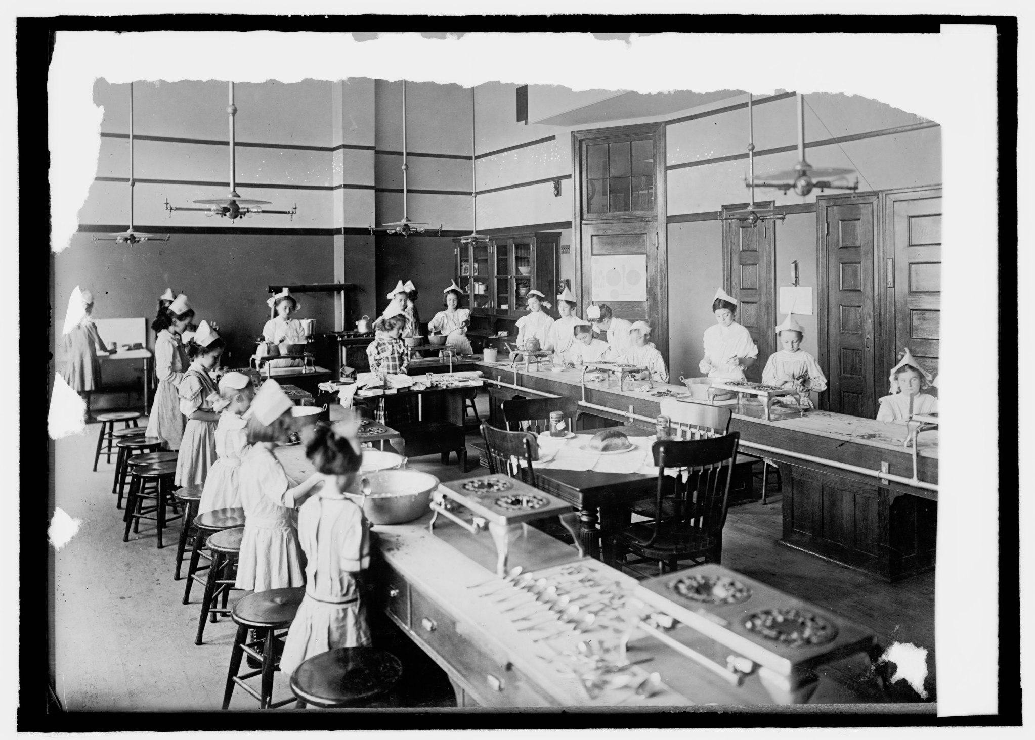 Back to School: 31 Photographs of 20th Century Cooking Classes – In the ...