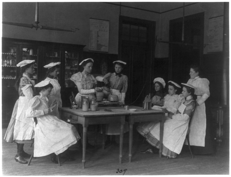 Back to School: 31 Photographs of 20th Century Cooking Classes – In the ...