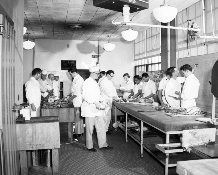 Back to School: 31 Photographs of 20th Century Cooking Classes – In the ...