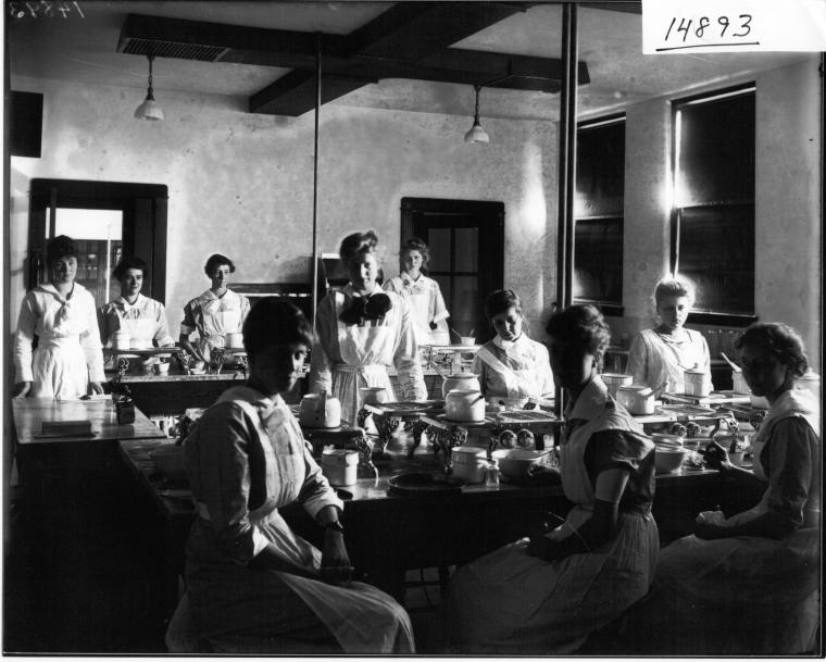Back to School: 31 Photographs of 20th Century Cooking Classes – In the ...