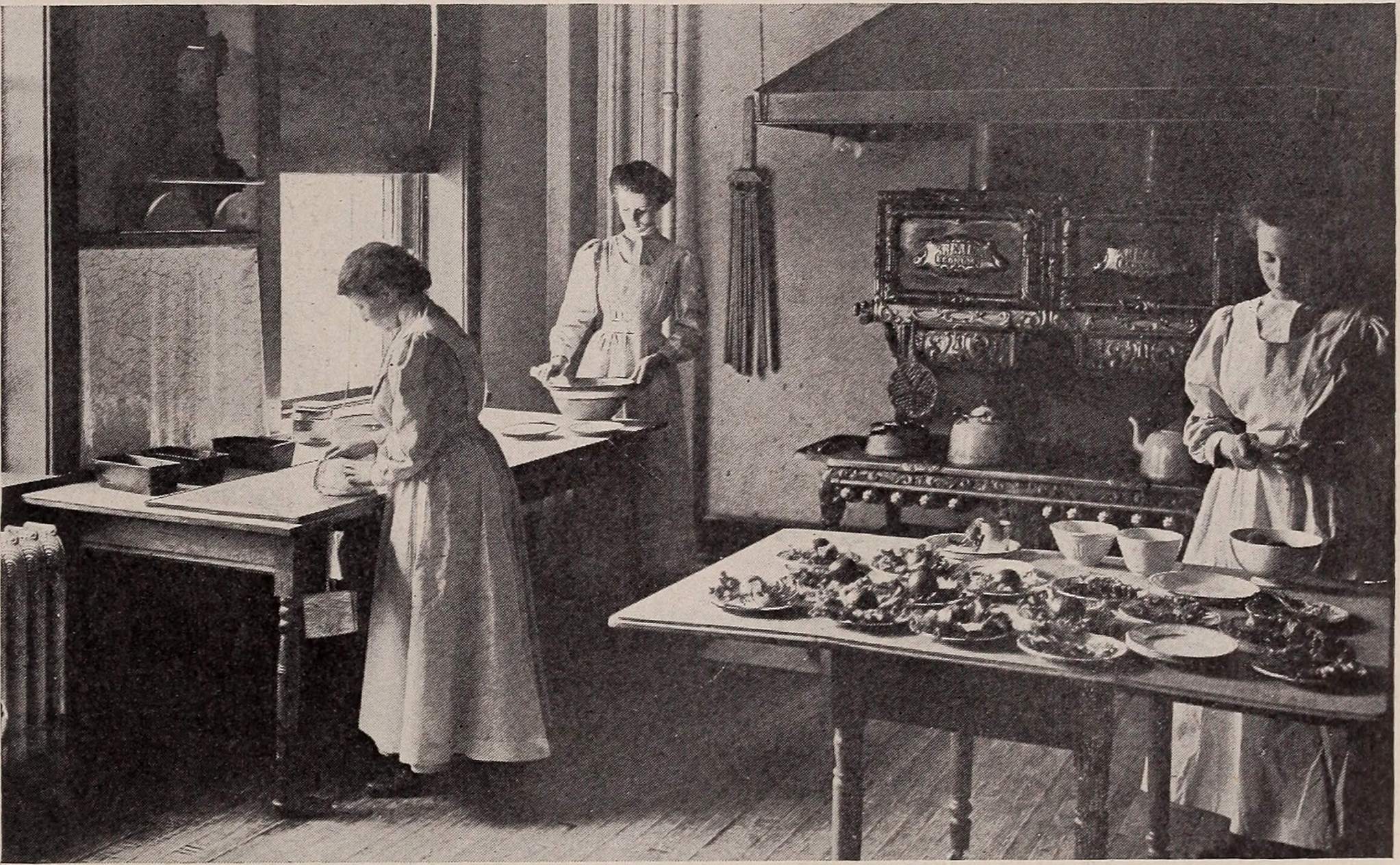 Back to School: 31 Photographs of 20th Century Cooking Classes – In the ...
